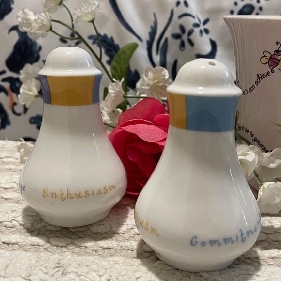 Mary Kay | Dining | Nwot Mary Kay Cosmetics Salt And Pepper Shaker ...